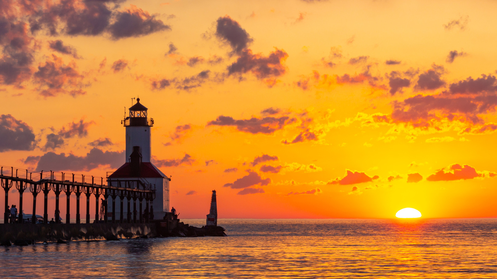 Indiana's Wildly Underrated Beach Town Is A National Park Gateway Full ...