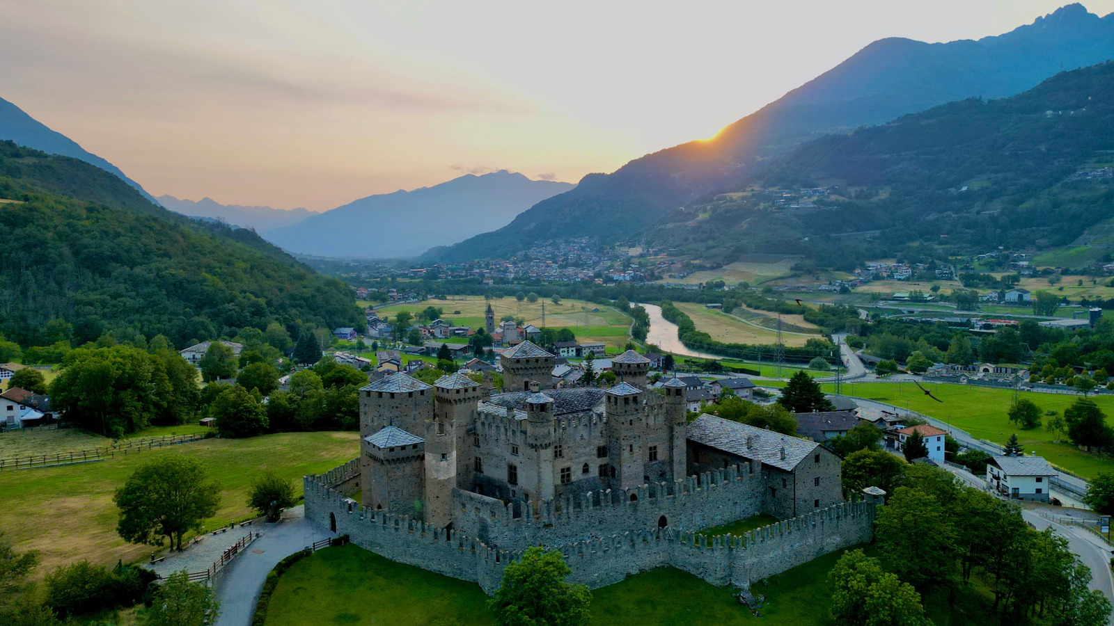 Italy's Incredible Valley Between Geneva And Milan Is Dotted With ...