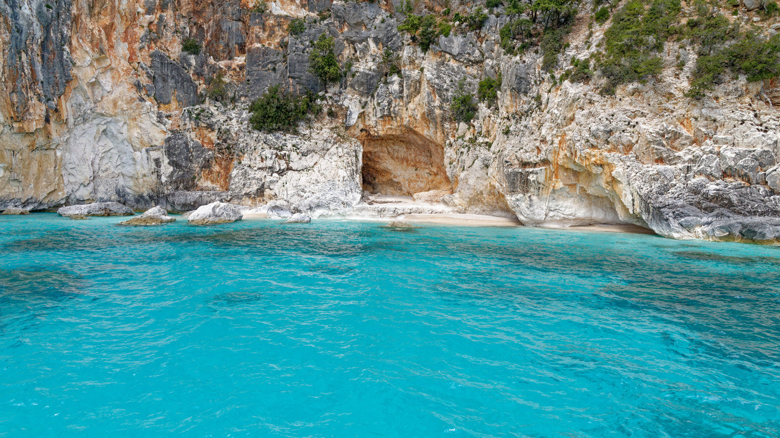Italy's Series Of Crystal Clear Pools Surrounded By Cliffs Are A Hidden ...