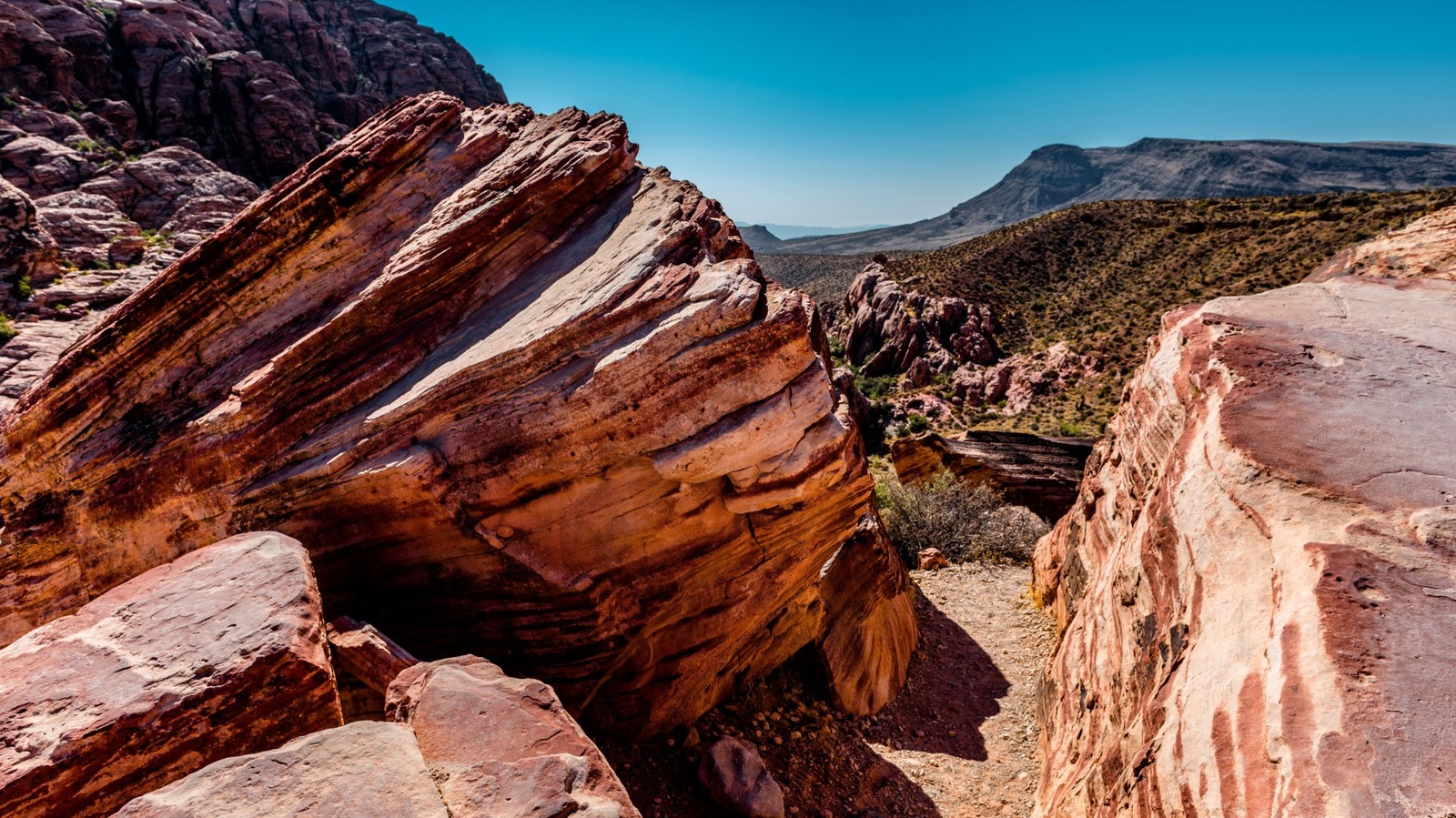 Just Outside Nevada's Red Rock Canyon Is A Charming Village For A ...