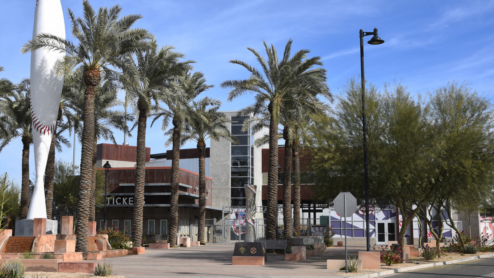 Just Outside Phoenix Is An Often-Overlooked Arizona City With Small ...