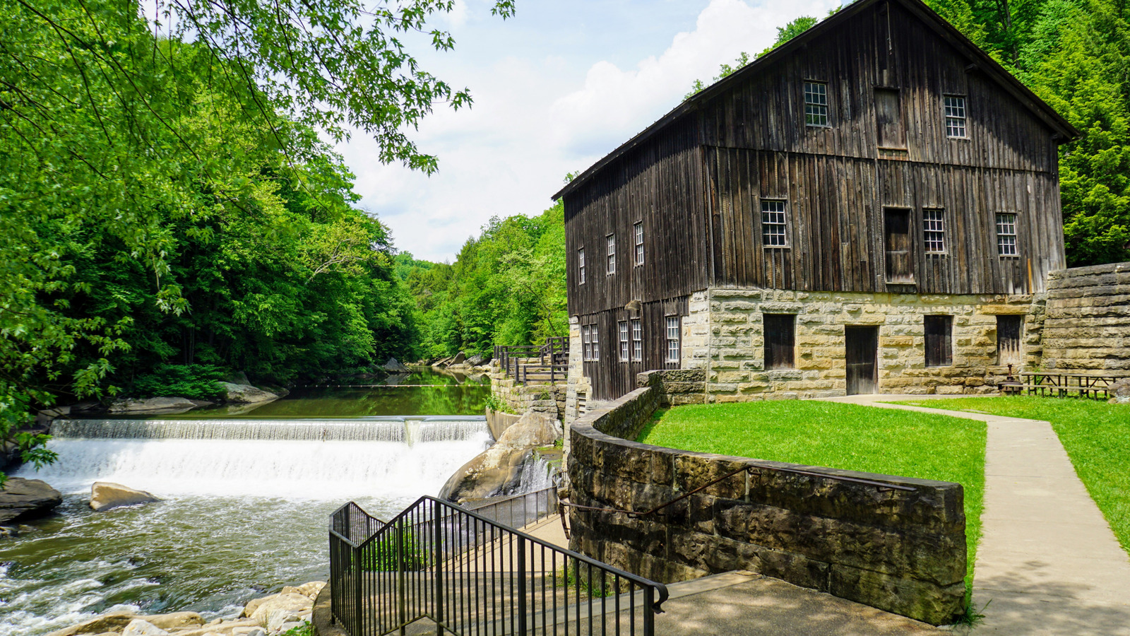Just Outside Pittsburgh Is A Quaint Historic Pennsylvania Borough With ...
