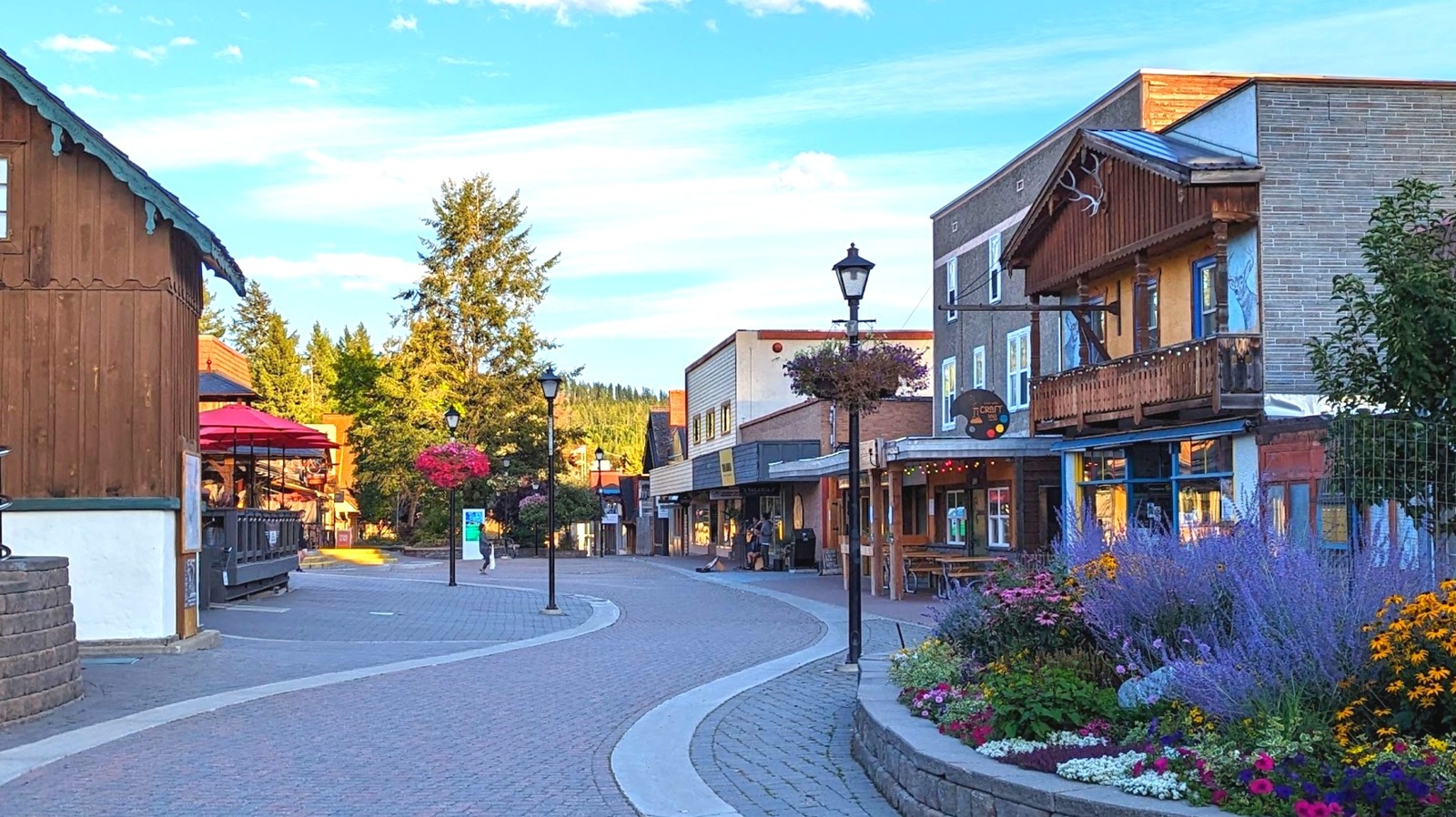Canada's Ex-Mining Town Under Two Hours From The US Border Is A Top ...