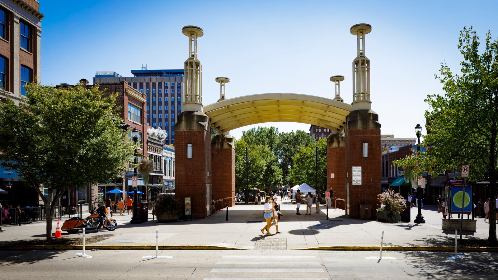 Knoxville's Historic Heart Is This Bustling Downtown Square Of Shops ...