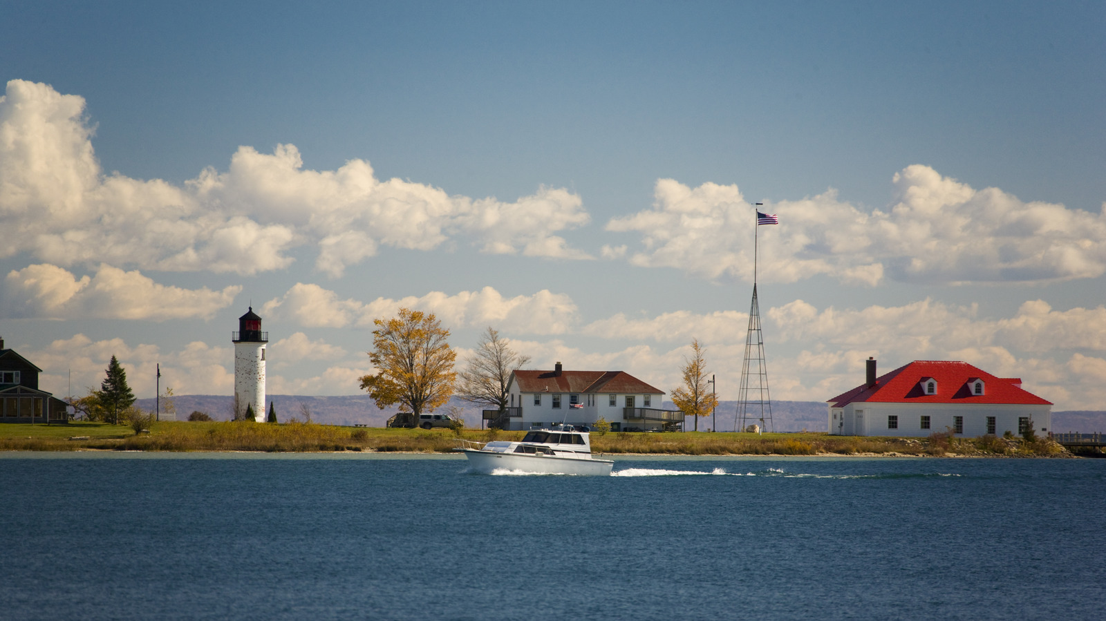 Lake Michigan's Secret Island Is A Downright Cozy Locale With Museums ...