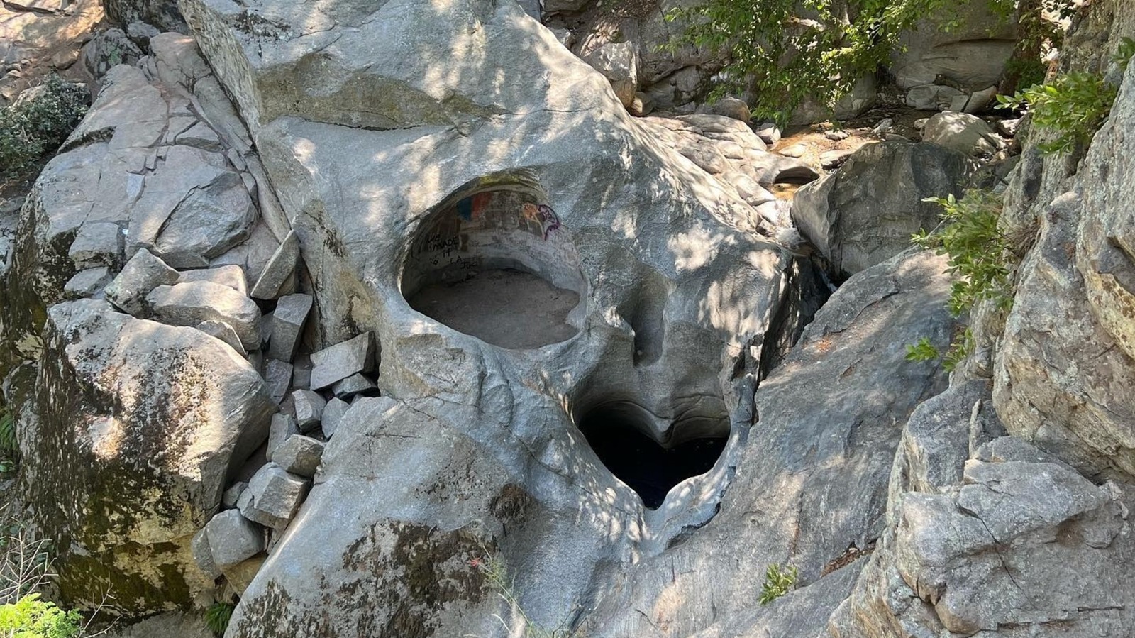Less Than Two Hours Outside Of LA Is California's Easy Scenic Waterfall ...