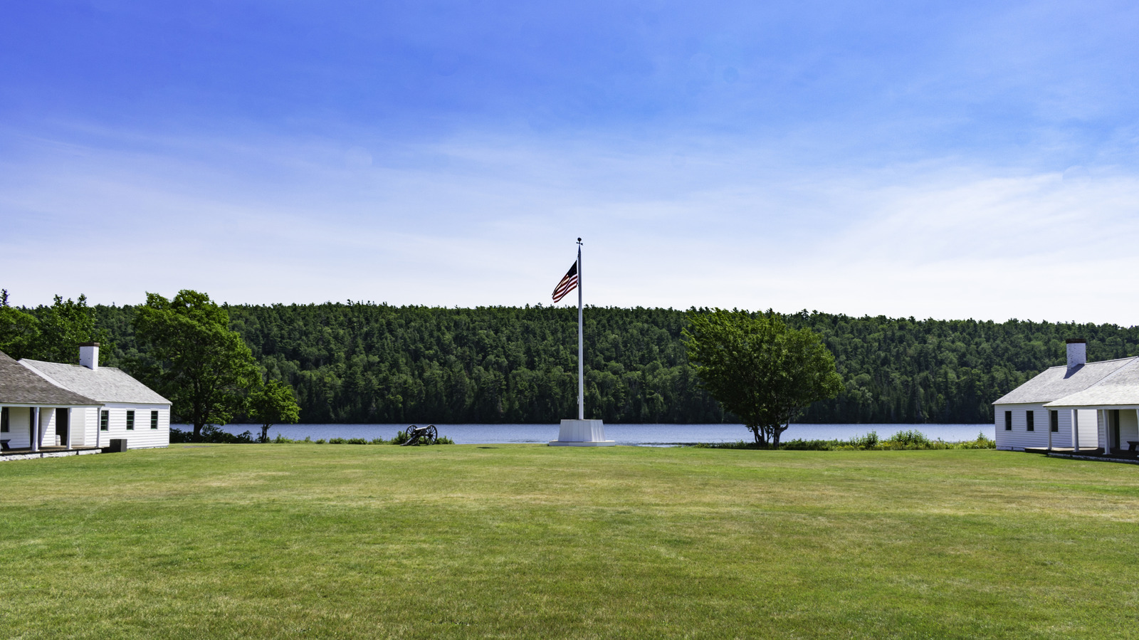 Michigan's Once-Thriving Military Fort On Lake Superior Was Abandoned ...