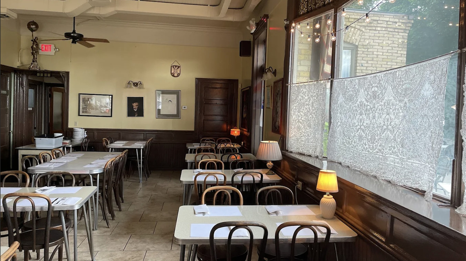 Milwaukee's Low-Key Local-Favorite Restaurant Has Vintage Vibes And ...