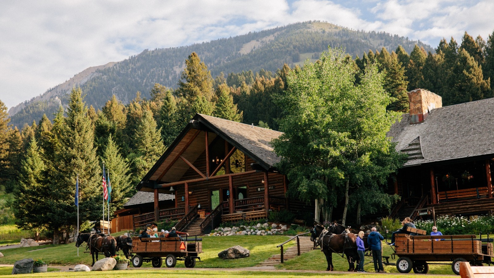 Montana's Rockies Hide A Historic Ranch With Rustic Luxury Just Outside ...