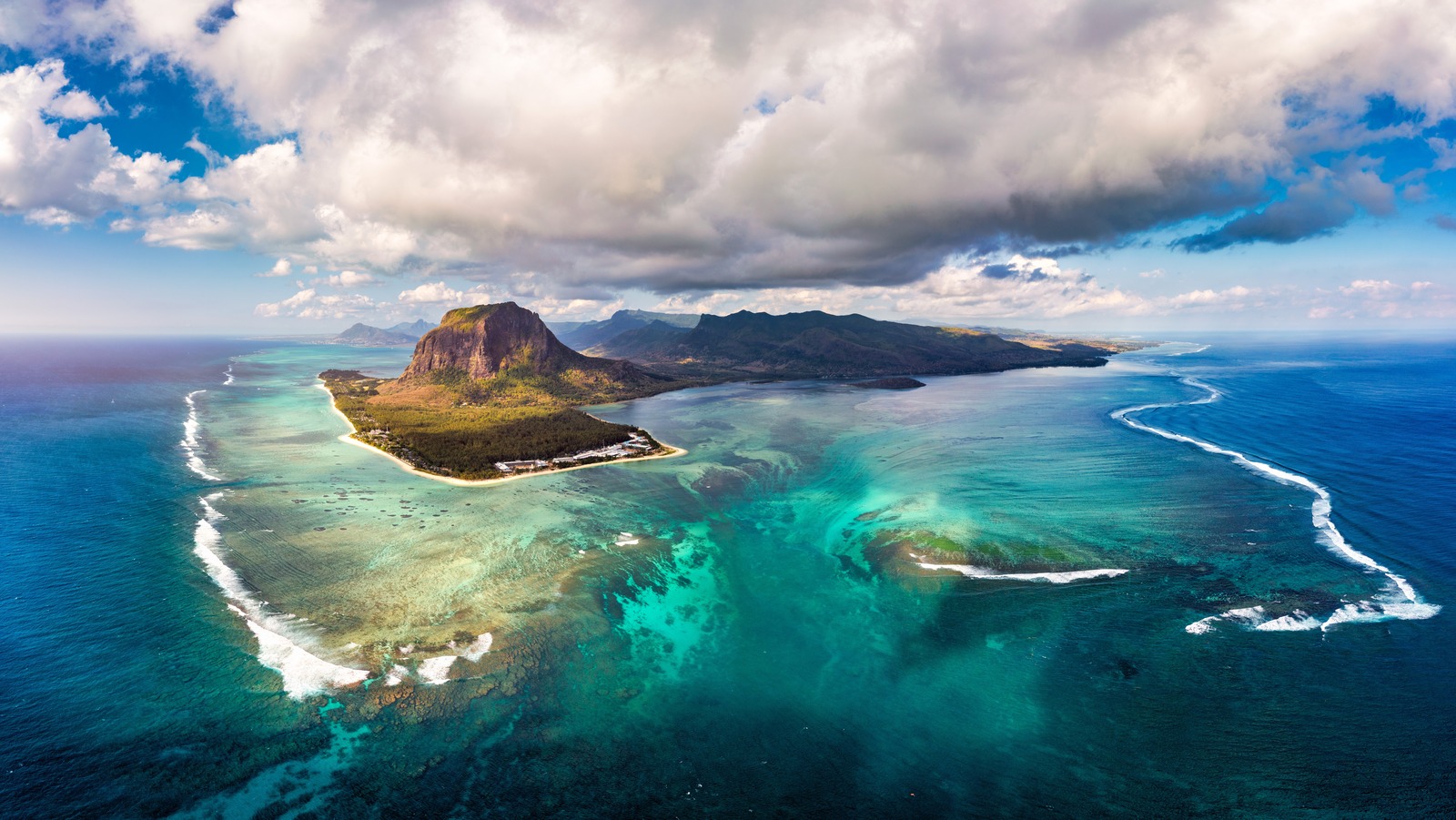 How To Find The Underwater Waterfall In Mauritius