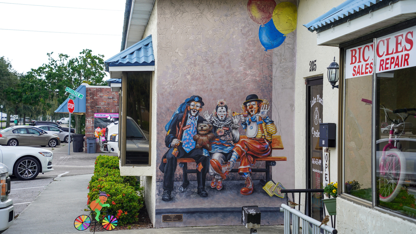 Nestled In The Heart Of Florida Is An Underrated 'Town Of Murals' Full ...