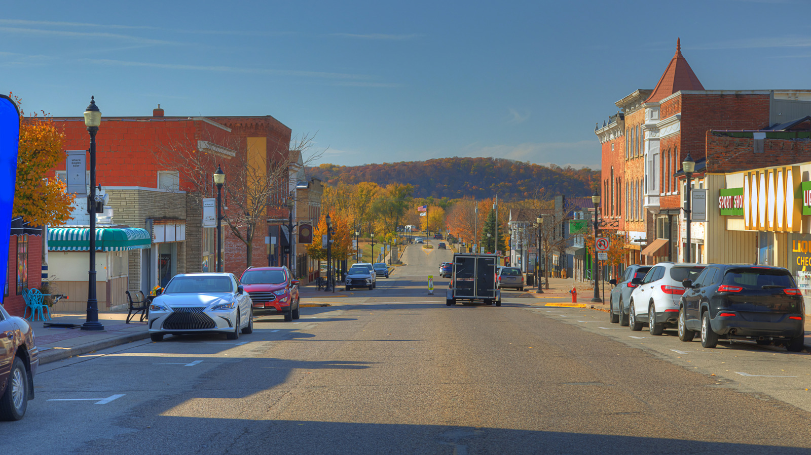Nestled On The Mississippi River Is Wisconsin's Colorful Getaway ...