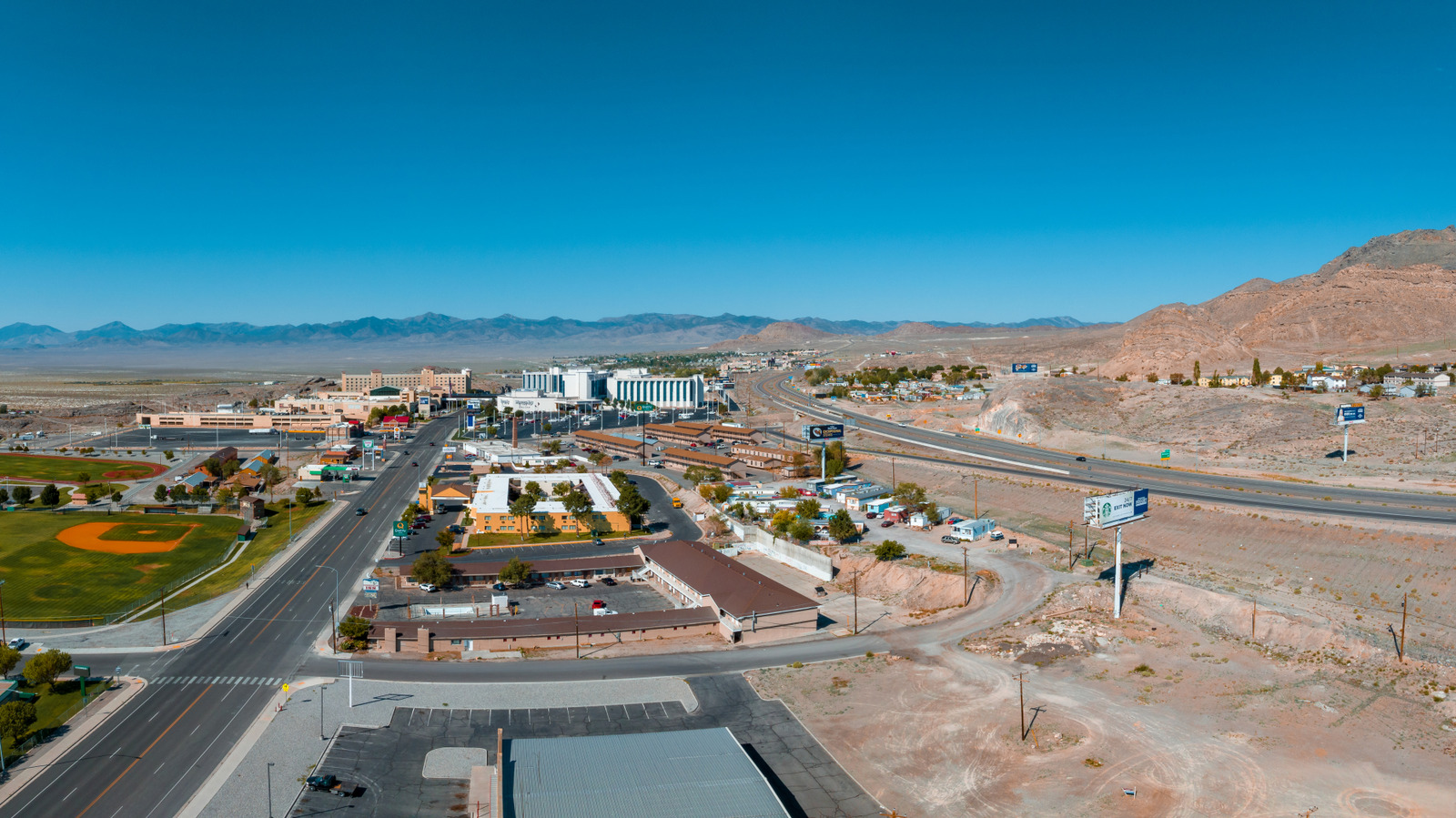 Nevada's Dazzling Desert Border Town Blends Vegas-Style Glamour With ...