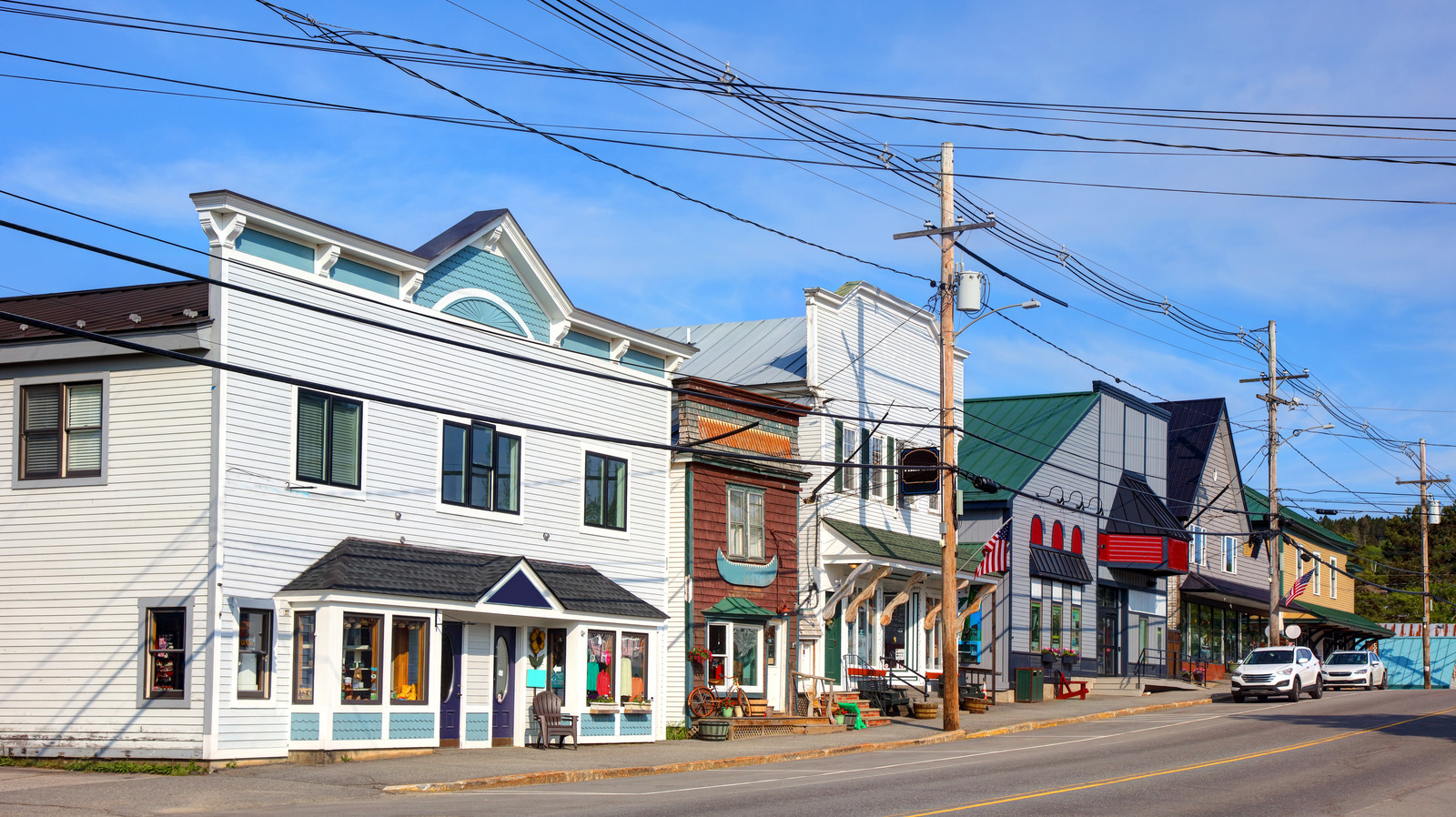 New England's Lake Region Boasts A Wildly Underrated Maine Town With ...