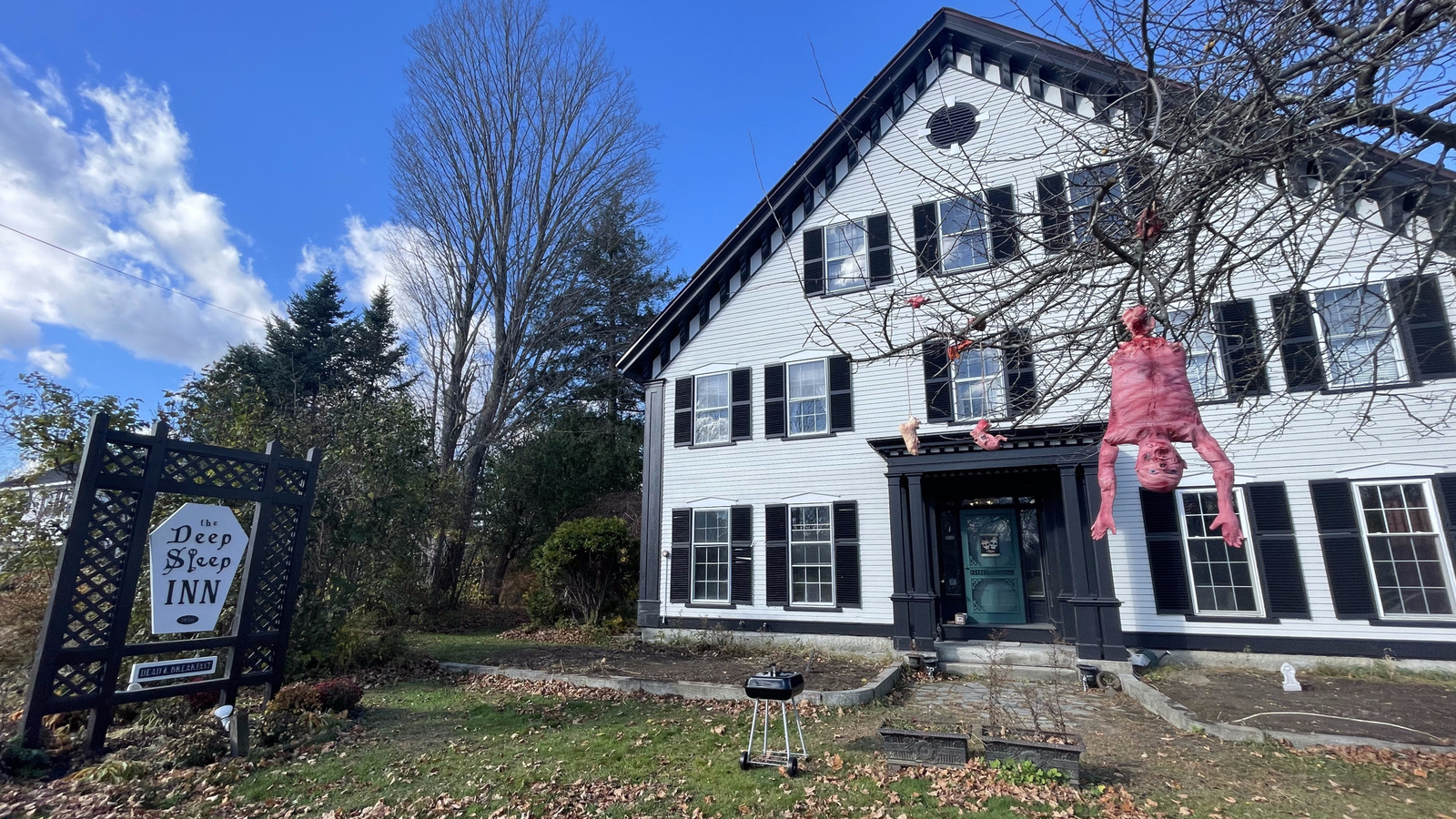 New Hampshire's First 'Dead And Breakfast' Promises A Gothic Getaway ...