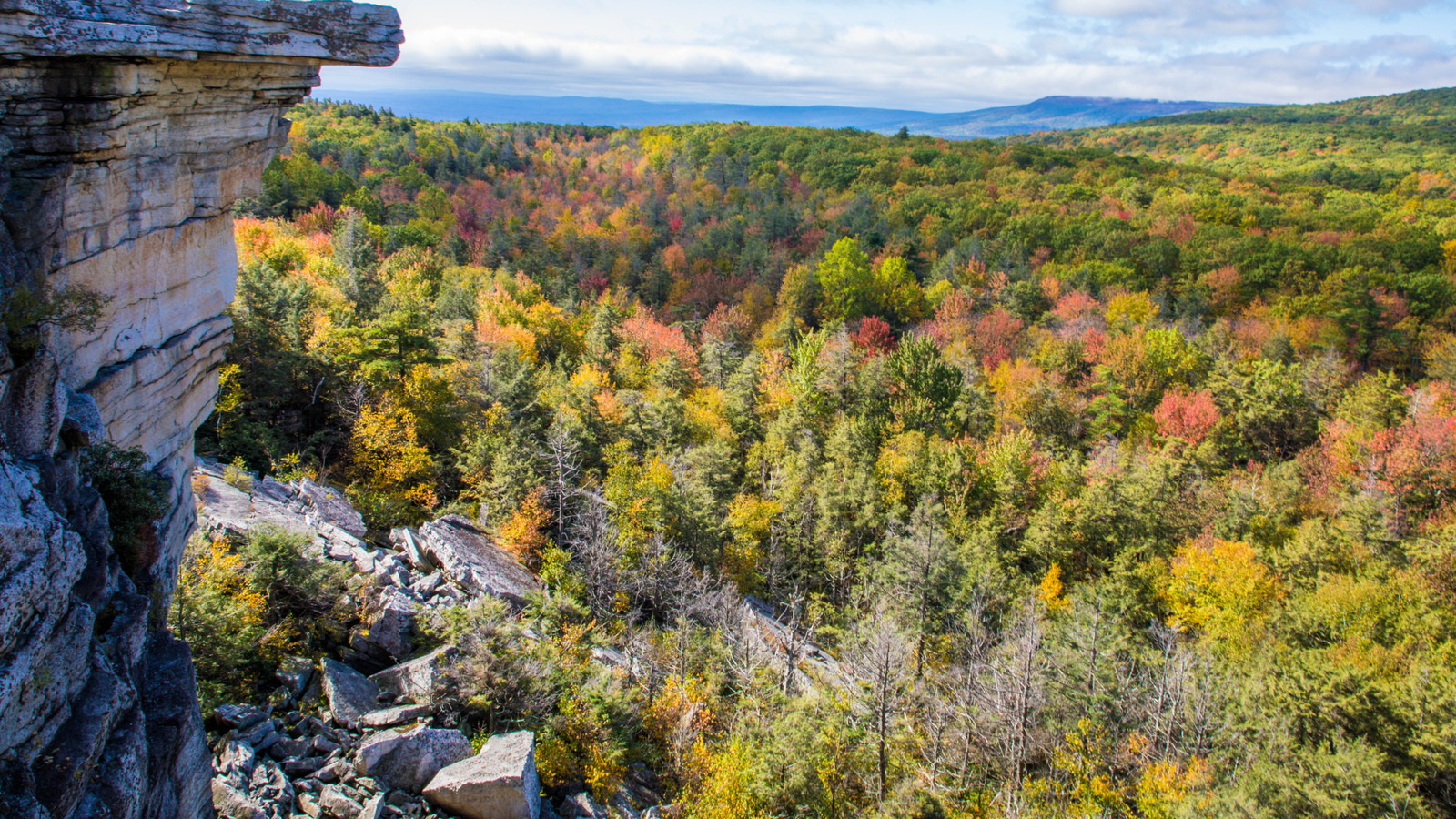 New York's Most Glorious Mountain Destination For Fall Foliage Has ...
