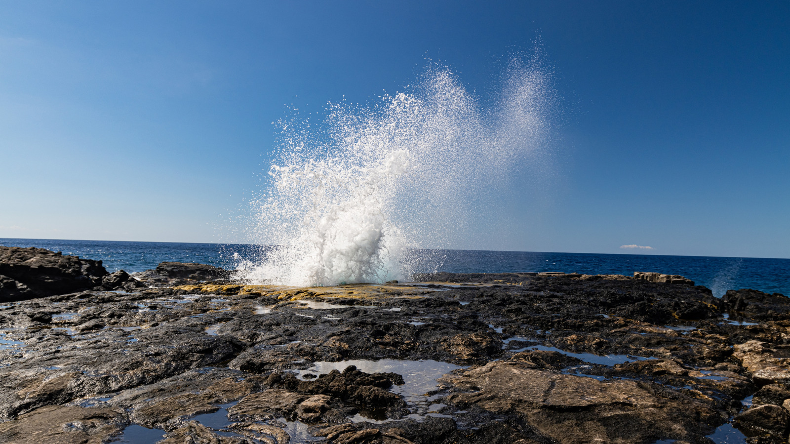 Ocean Meets Lava In A Spectacular Display At Hawaii's Natural Coastal ...