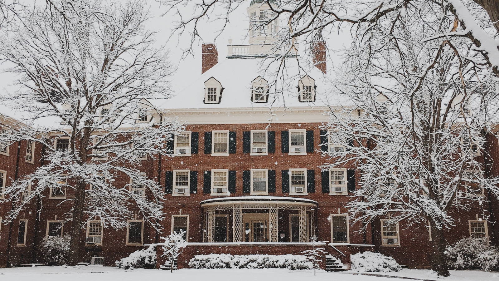 Ohio's Charming College Town Called 'Yale Of The West' Is Full Of New ...