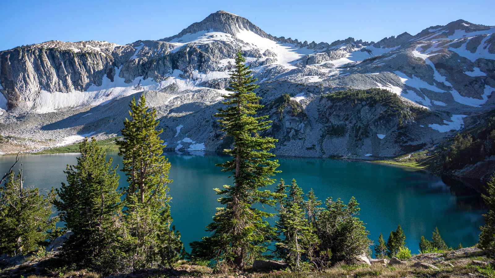 One Of America's Most Peaceful Places Is This Pristine Oregon Lake To ...