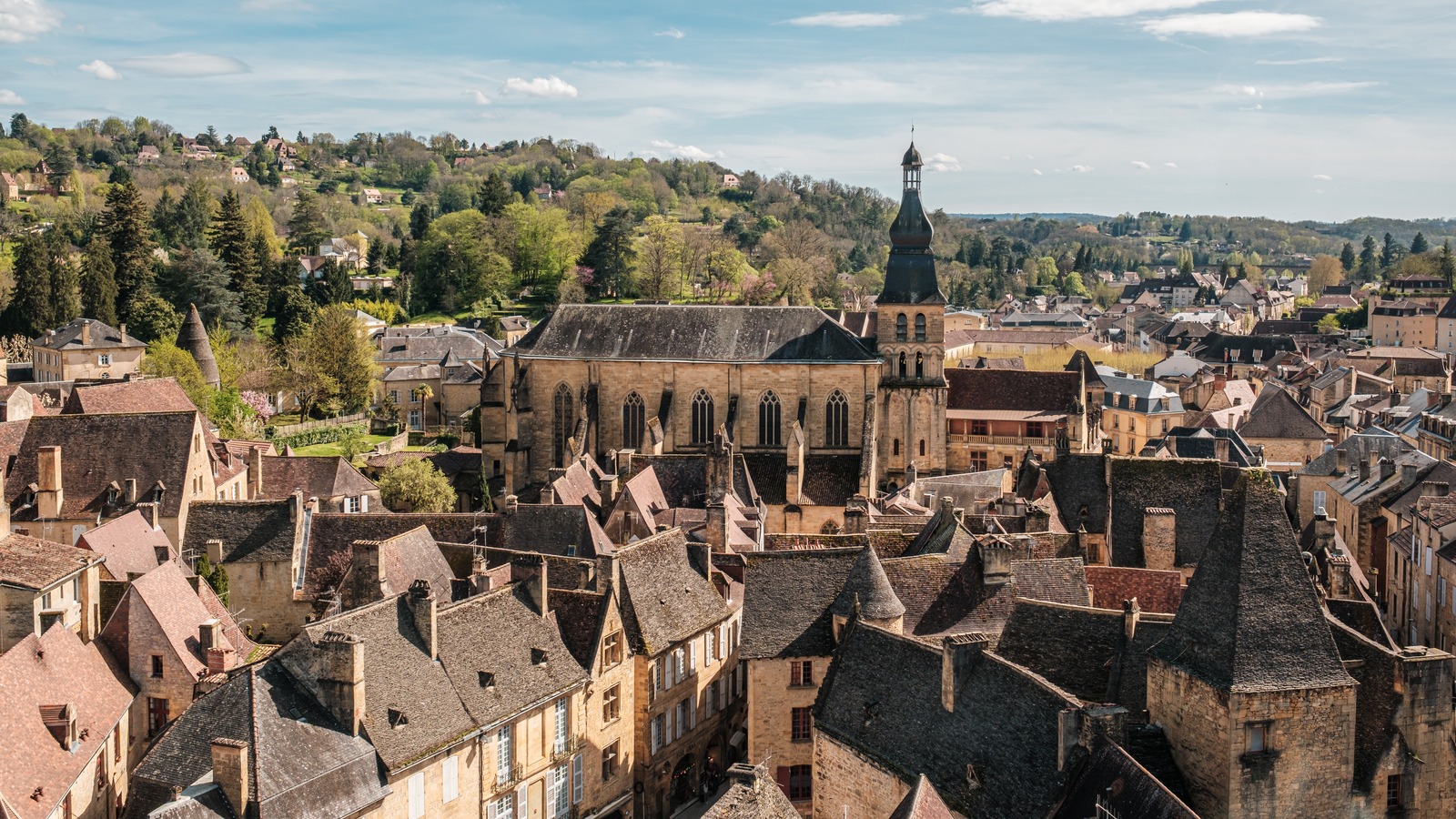 One Of France's Best Preserved Medieval Towns Is An Architectural ...