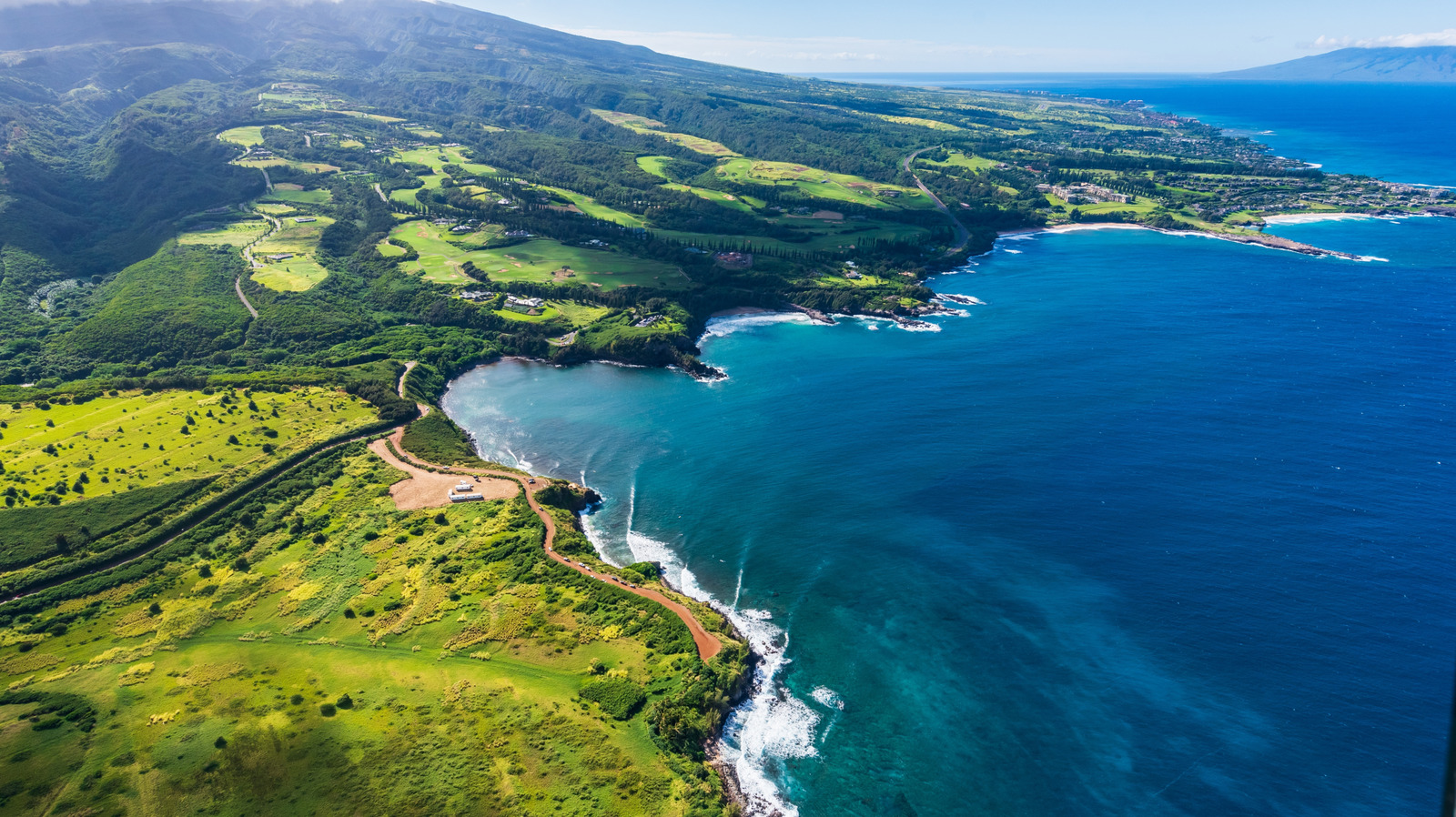 One Of Hawaii's Unique, Breathtaking Beaches Is Probably Best To Steer ...
