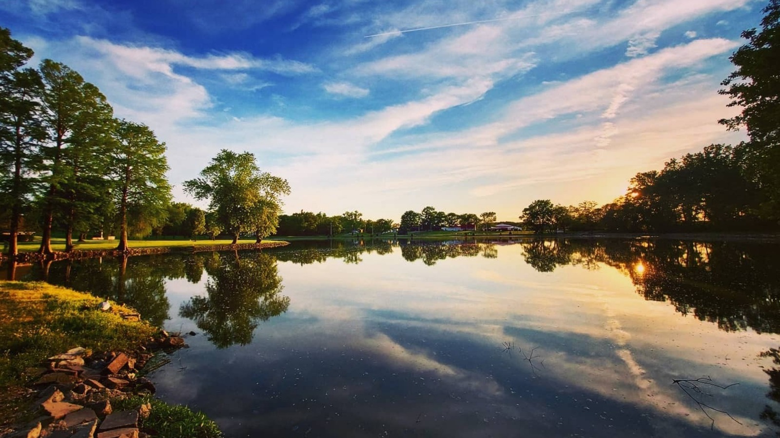 One Of Indiana's Largest Natural Lakes Is A Midwest Summer Escape With ...