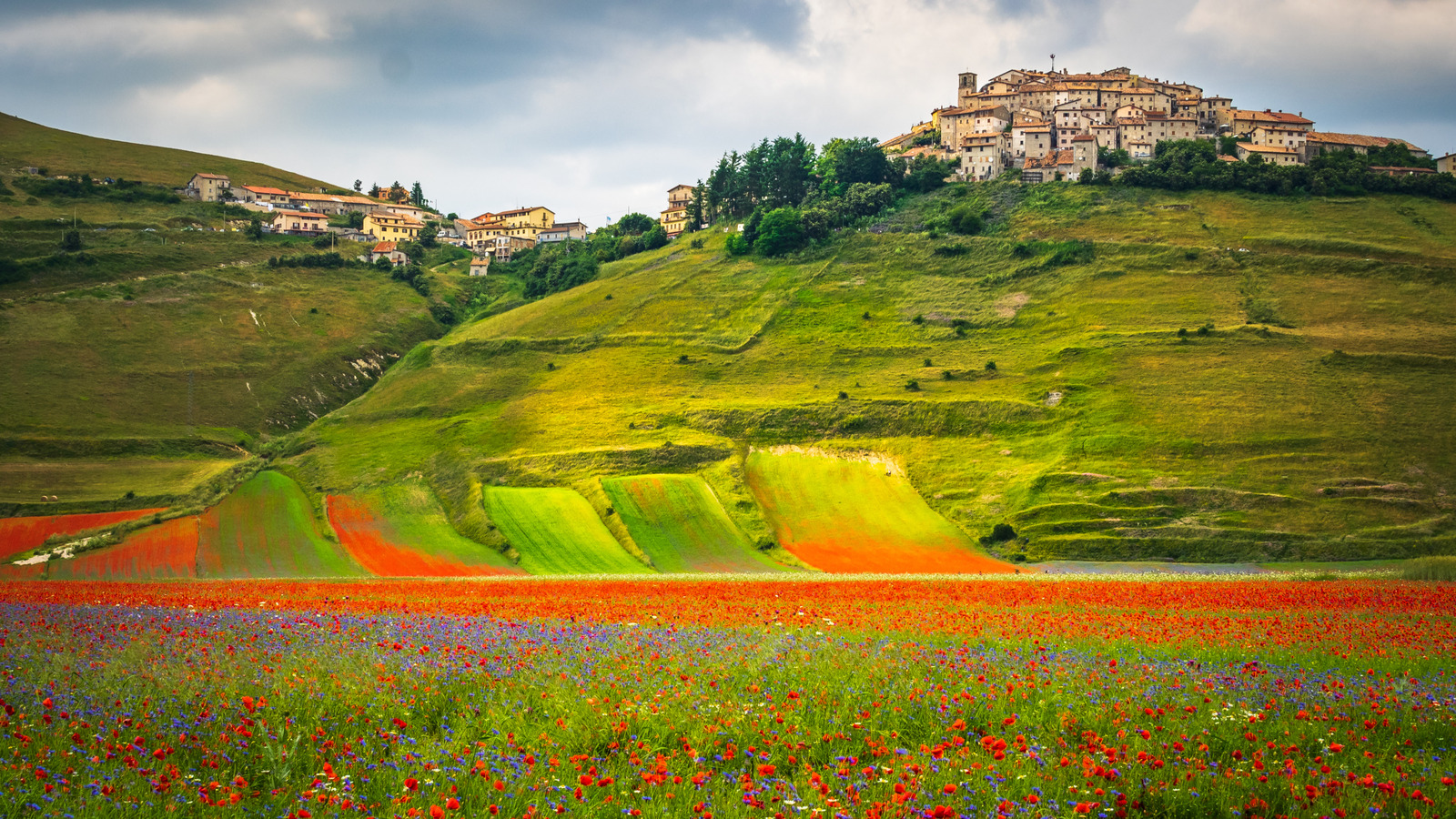 One Of Italy's Prettiest Natural Wonders Is A Glorious Alpine Valley ...