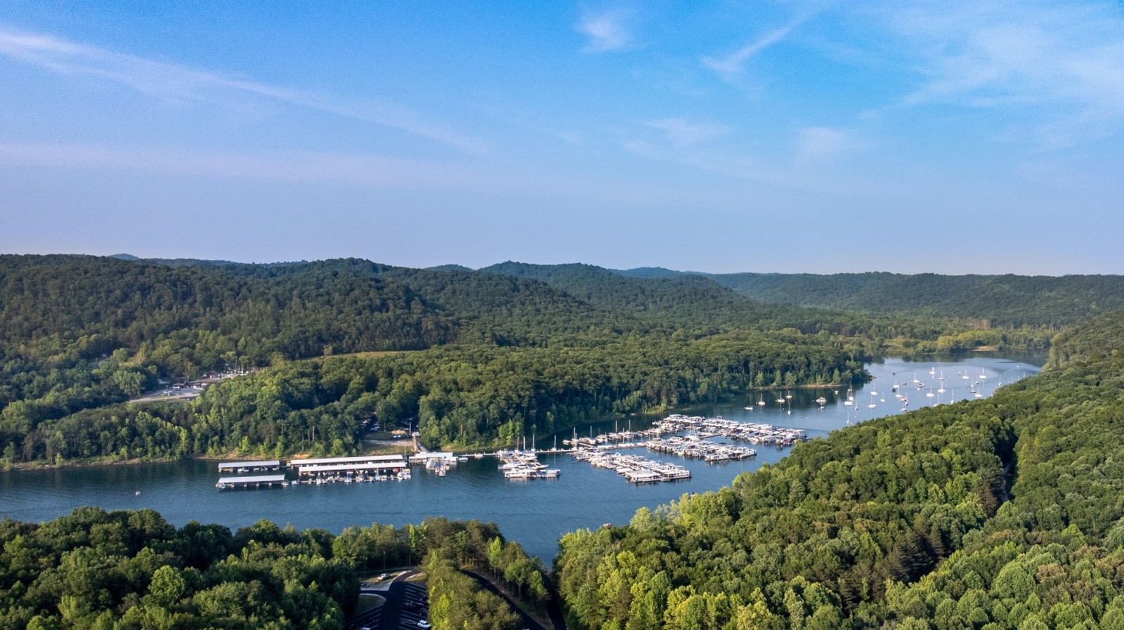 One Of Kentucky's Largest Lakes Is A Hidden Paradise With Pristine Blue ...