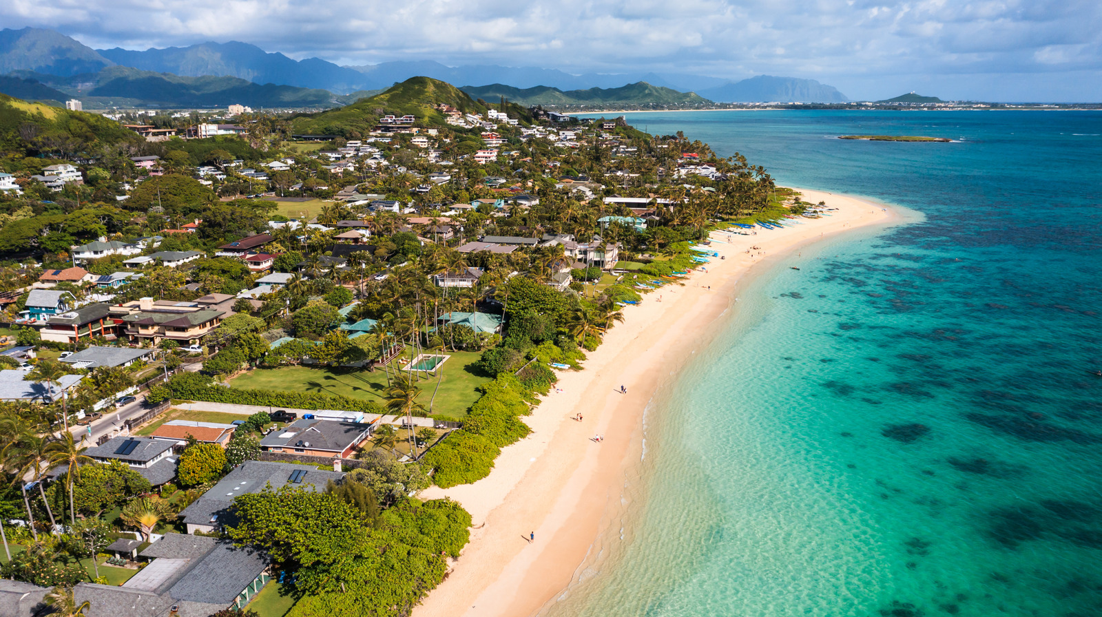 Oahu's Fort DeRussy Is An Overlooked Free Beach With Spacious White Sand