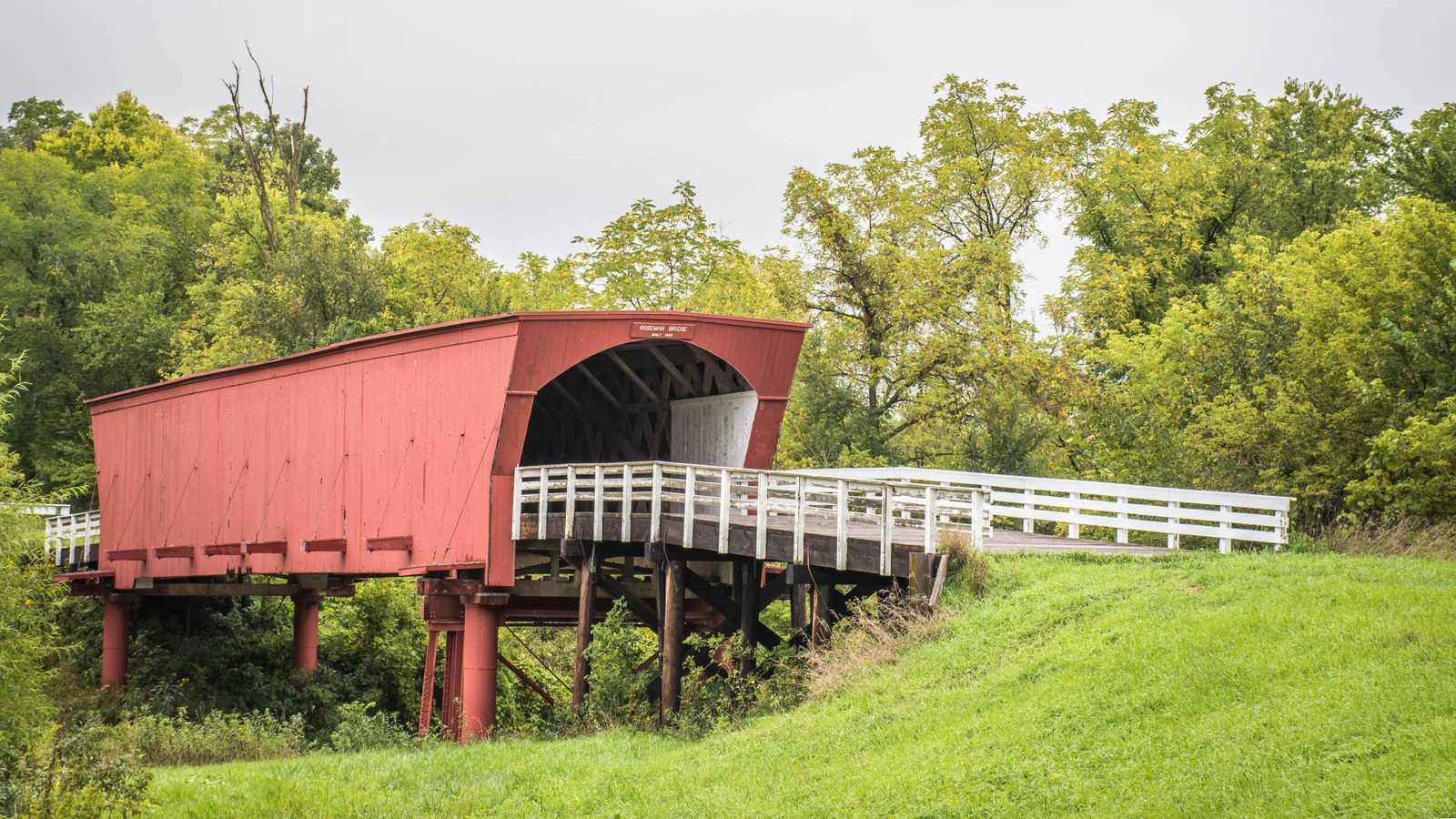 One Of The Midwest's Prettiest Scenic Byways Shows Off The Region's Covered Bridges, Trails, And ...