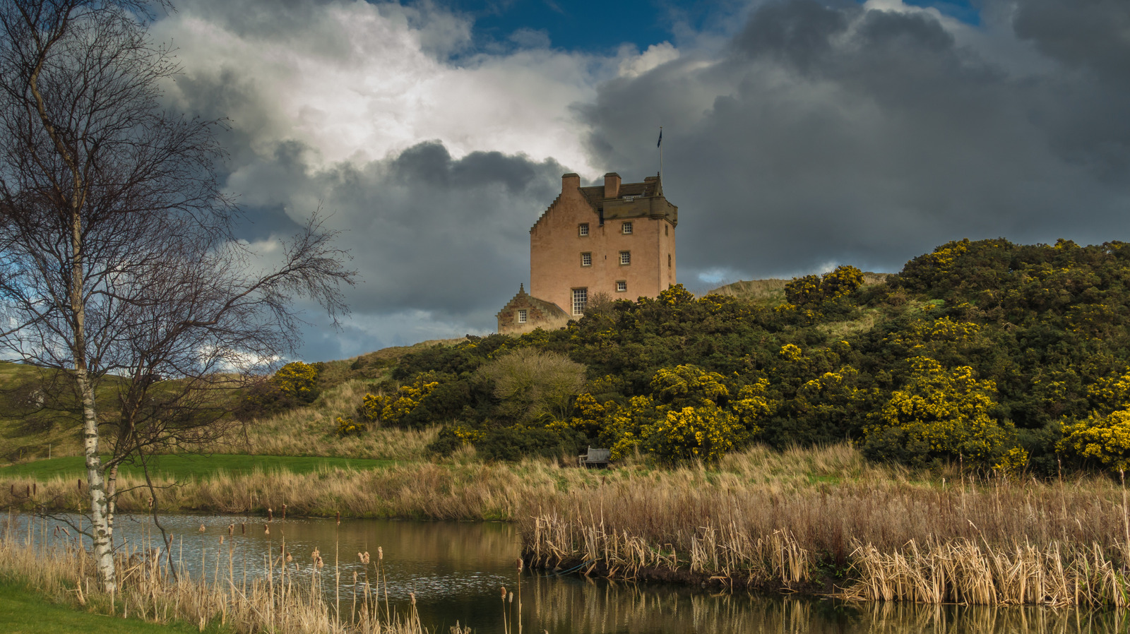 One Of The Most Luxurious Accommodations In Scotland Is A Glorious 16th ...