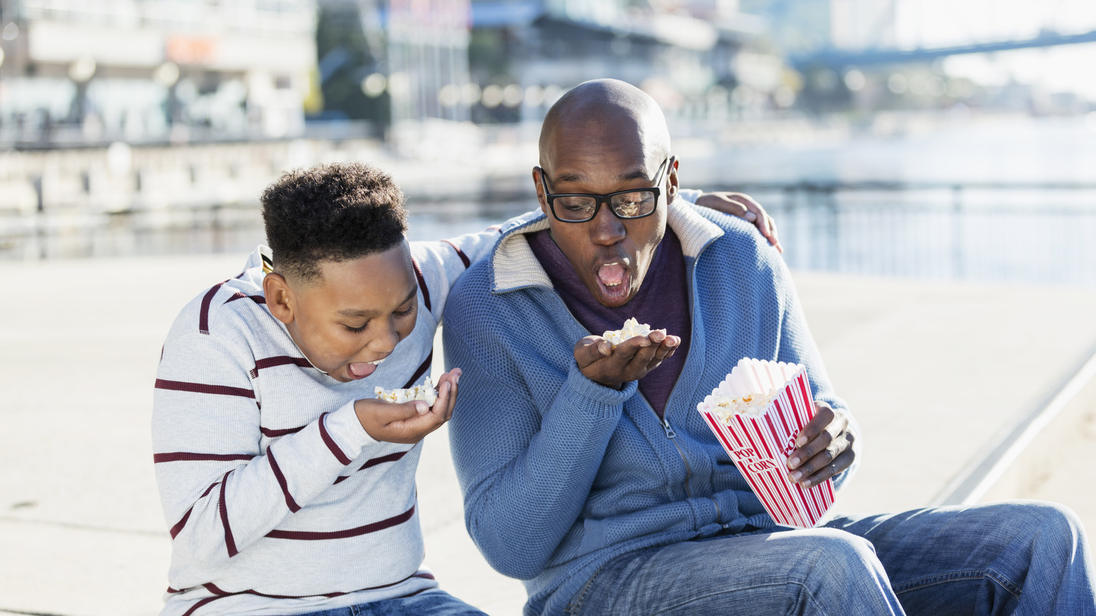 Oprah's Favorite Popcorn Is A Chicago Institution With Deliciously ...