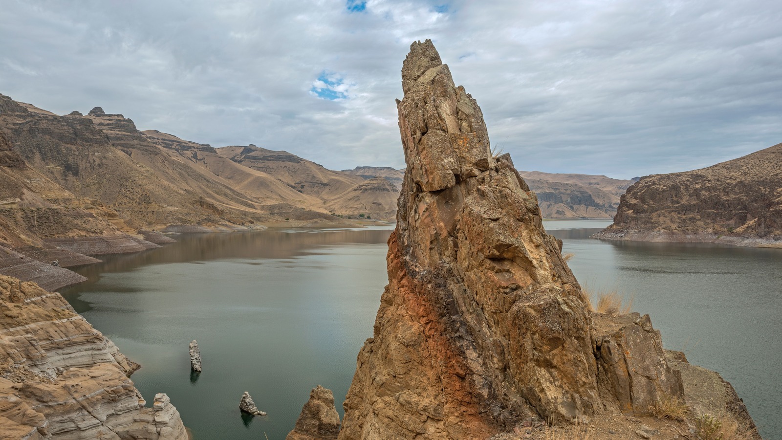 Oregon's Secret Lake State Park Offers A Canyon Desert Utopia With ...