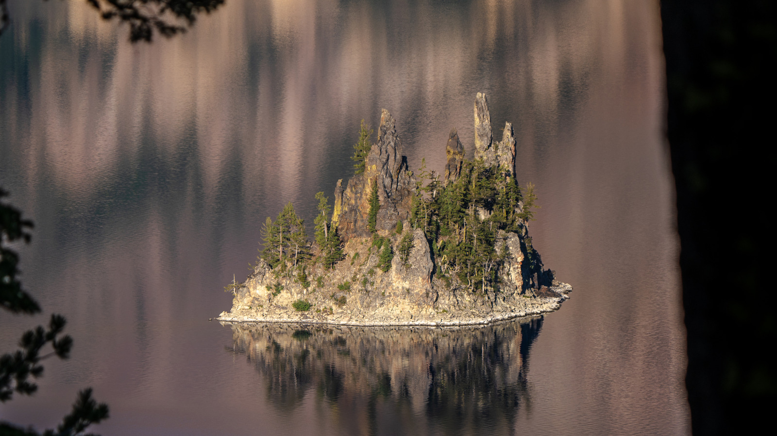Oregon's Unique Little Island In Crater Lake Is A Spectacle That Seems ...