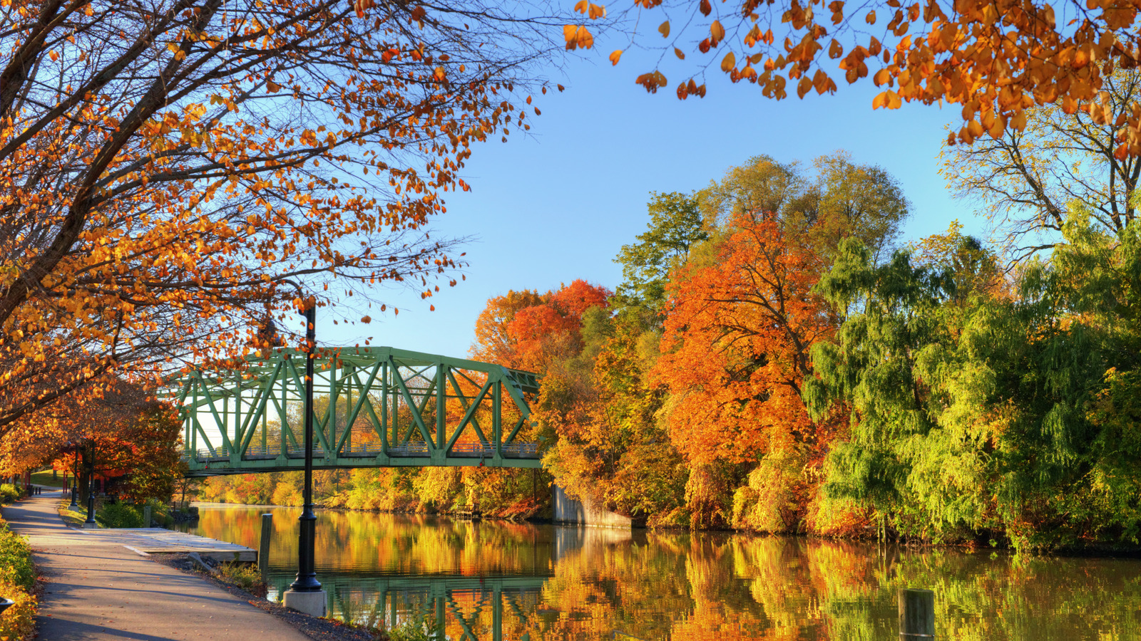 Outside Rochester Is A Quaint New York Suburb Along The Erie Canal With ...