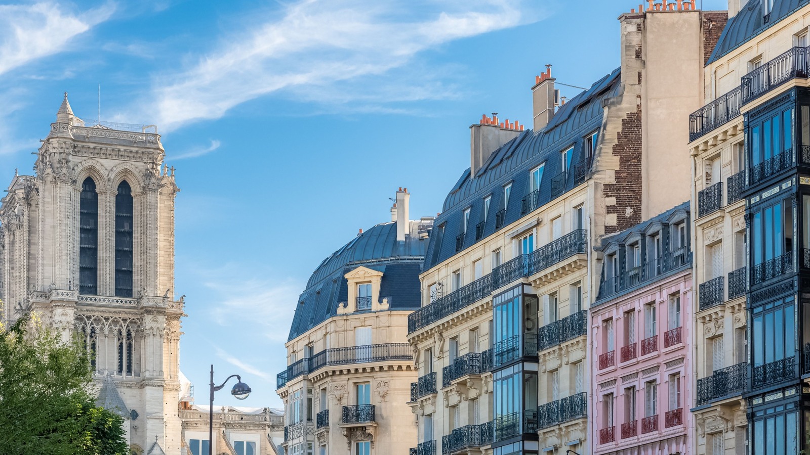 Paris' Oldest District Features Everything You Could Want From The City ...
