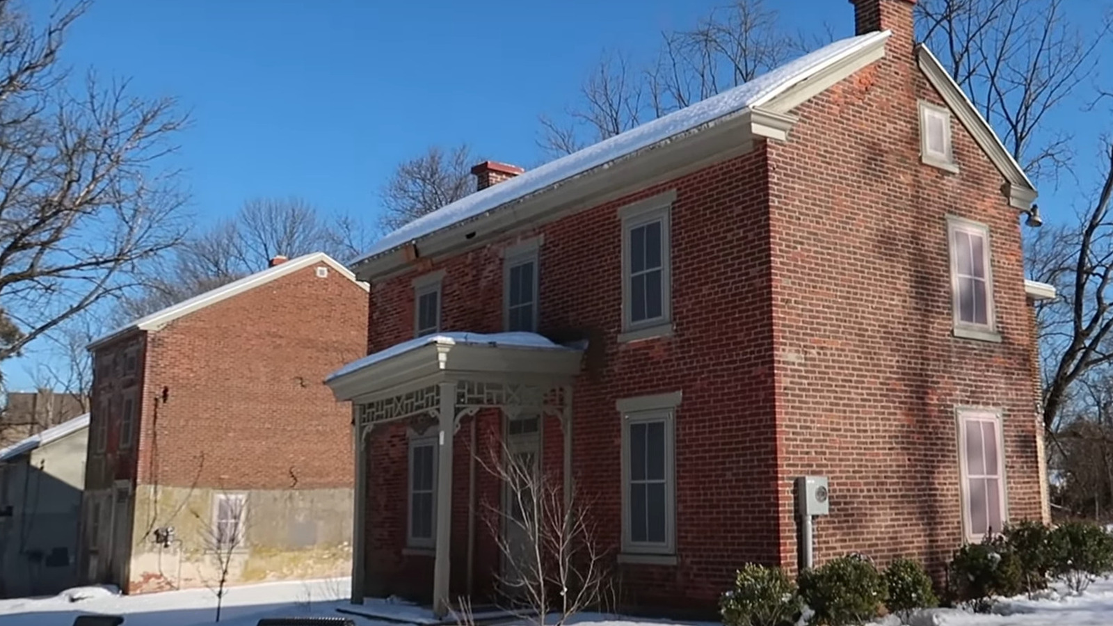 Pennsylvania's Fricks Lock Village Is A Creepy Yet Charming Ghost Town