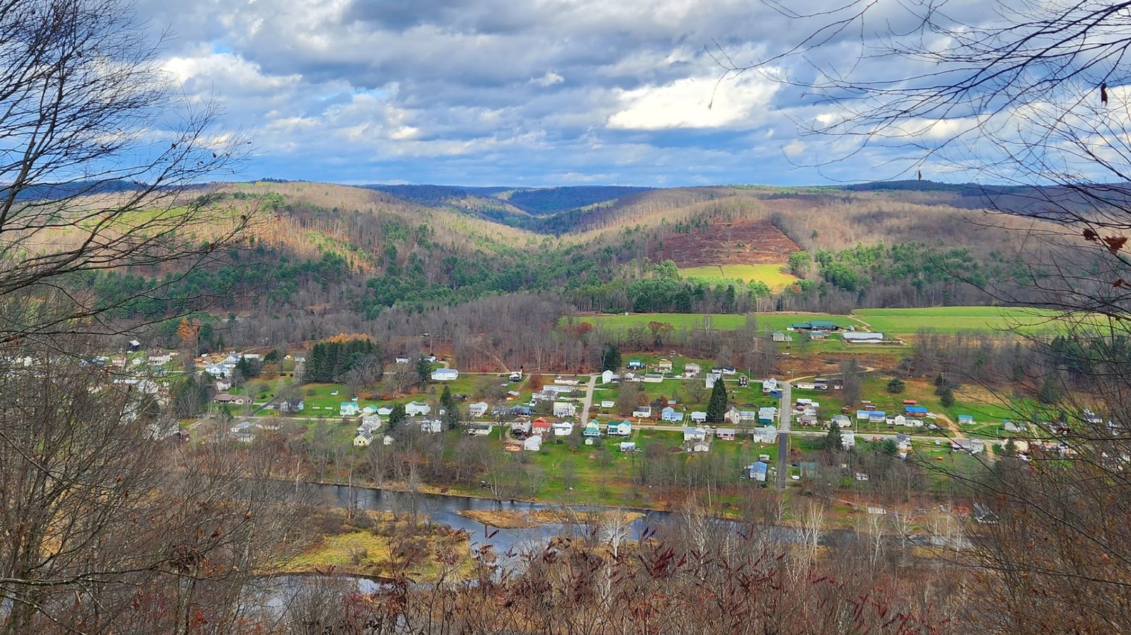 Pennsylvania's Scenic Borough Is A Peaceful Getaway With River Views ...