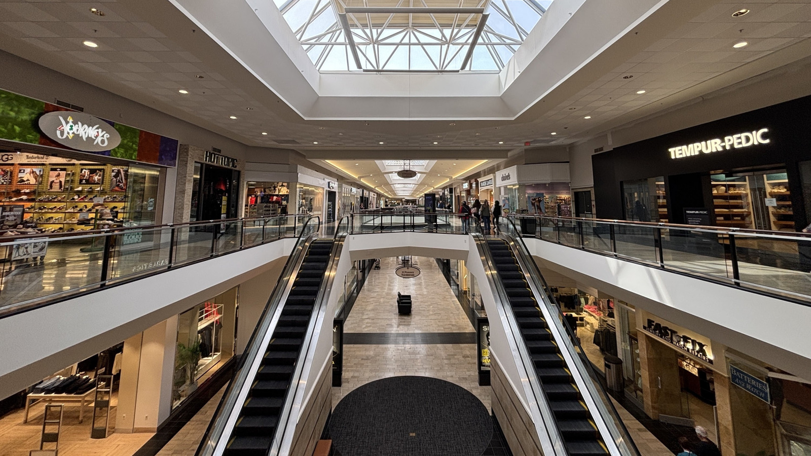 Pittsburgh's Unexpectedly Thriving Mall Is A Trendy Pennsylvania Gem ...