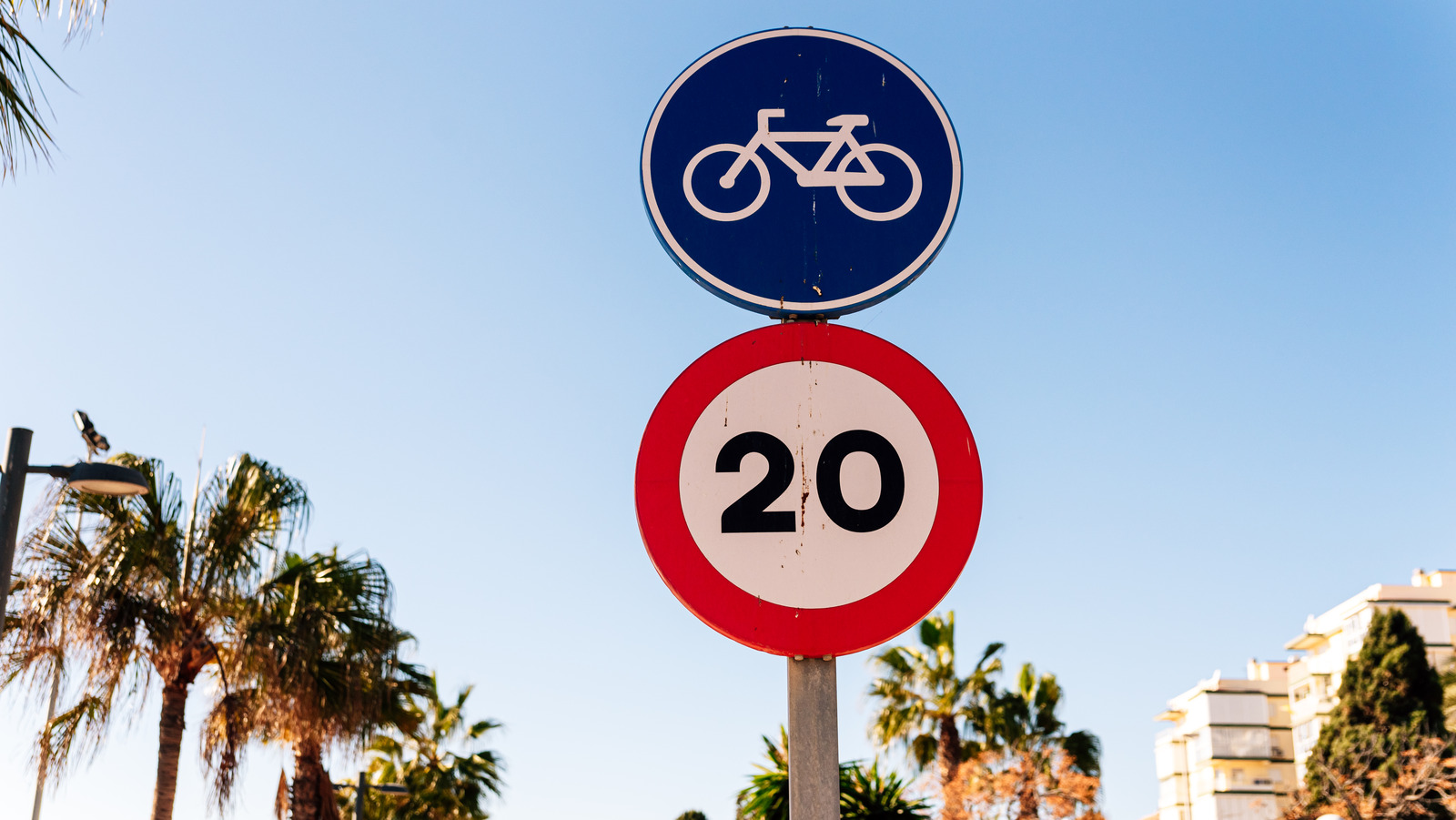 Rick Steves Reveals What Red And Blue Signs Mean While You're Driving ...