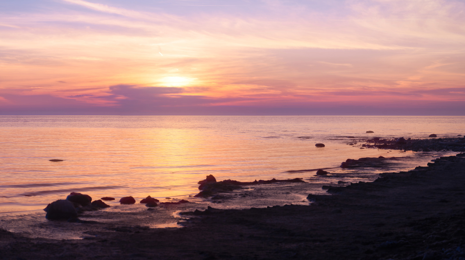 Set On Michigan's Lake Huron Sunrise Coast Is A Town With Beautiful ...