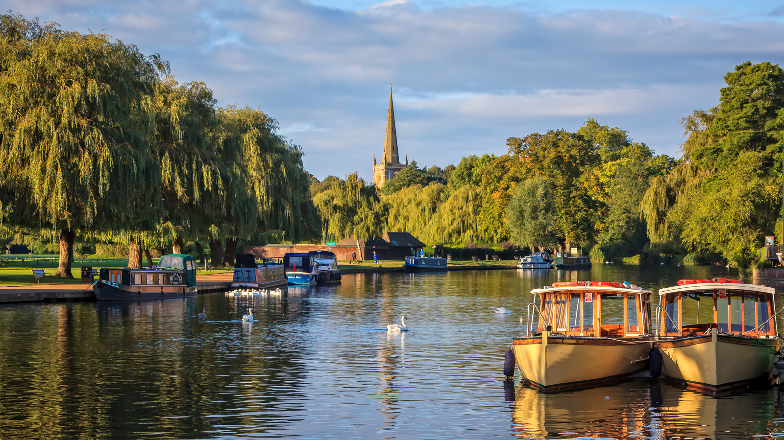 Shakespeare's Birthplace Is A Quaint Medieval Market Town In England ...