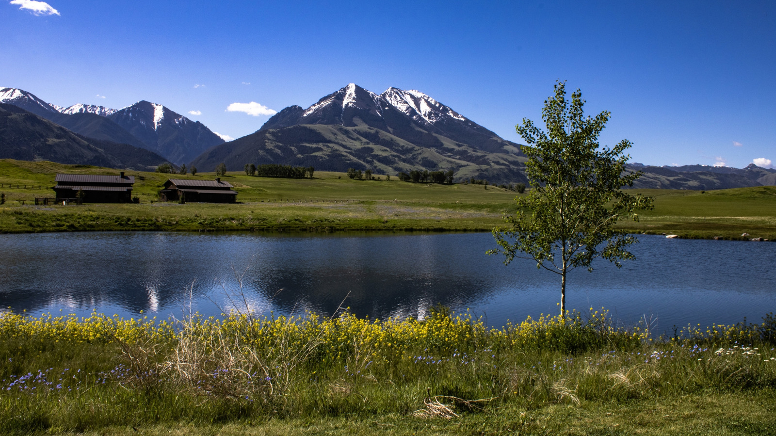 Situated Between Bozeman And Yellowstone Is A Hidden River Gem With ...
