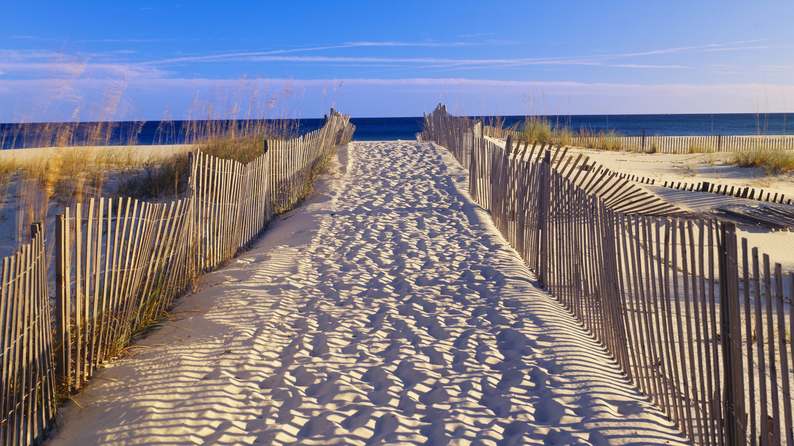 Situated Between Mississippi And Florida Is A Gulf Coast Seashore With ...
