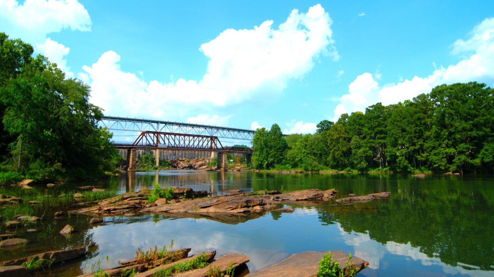 Situated Between Montgomery And Auburn Is An Alabama Lake Town With ...