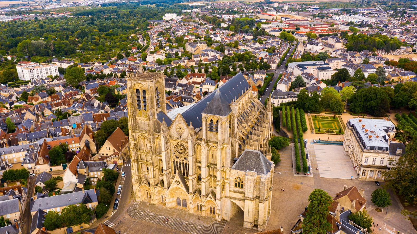 Situated Between Paris And Lyon Is An Overlooked French Paradise Known ...