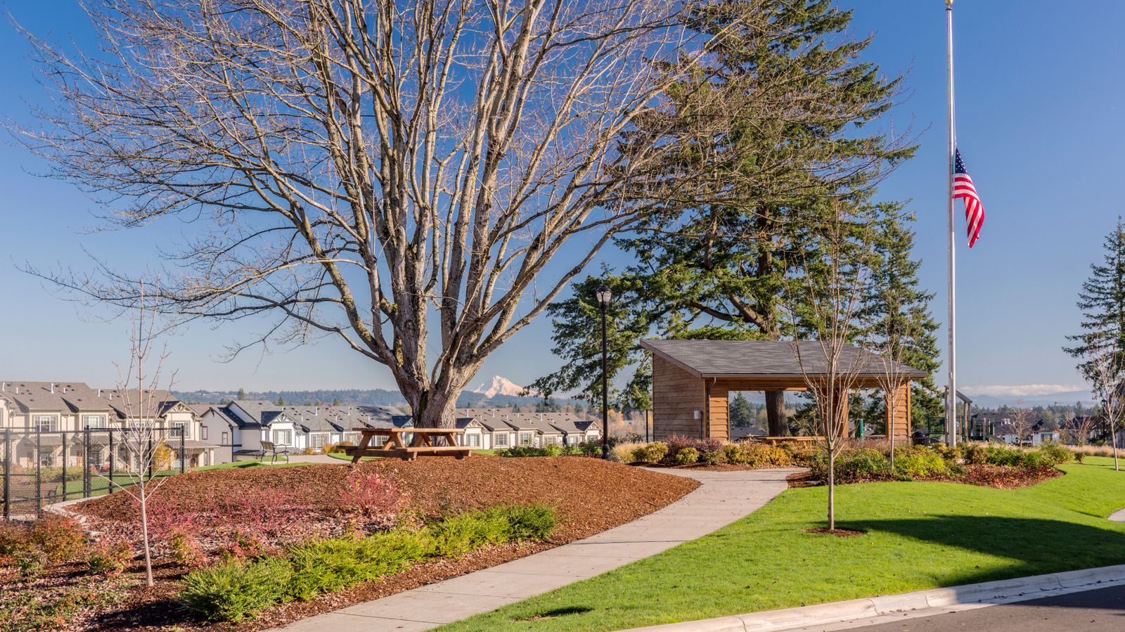 Situated Between Portland And Salem Is A Comfy, Family-Friendly Oregon ...