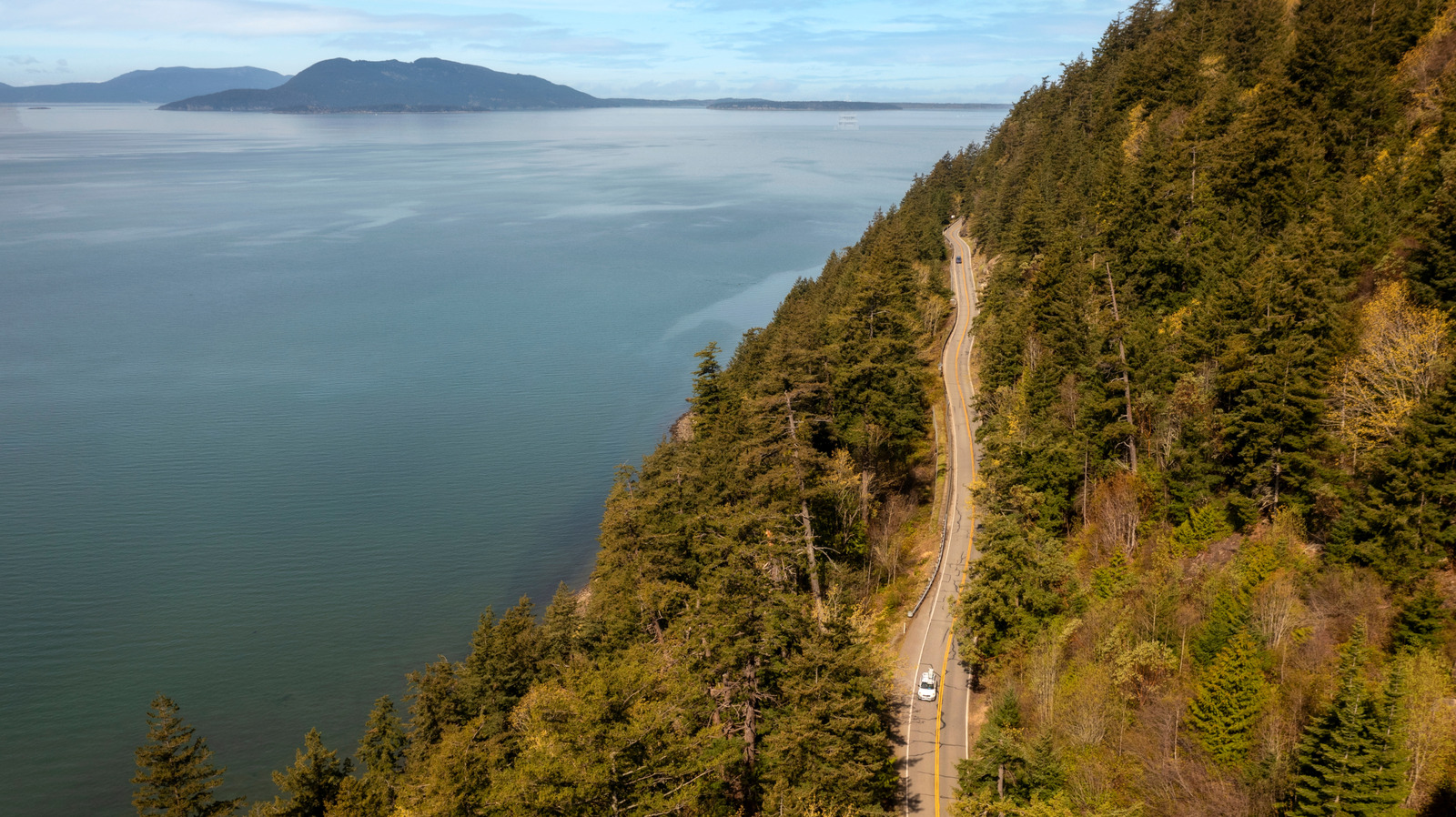 Situated Between Seattle And Bellingham Is A Dramatic Coastal Byway ...