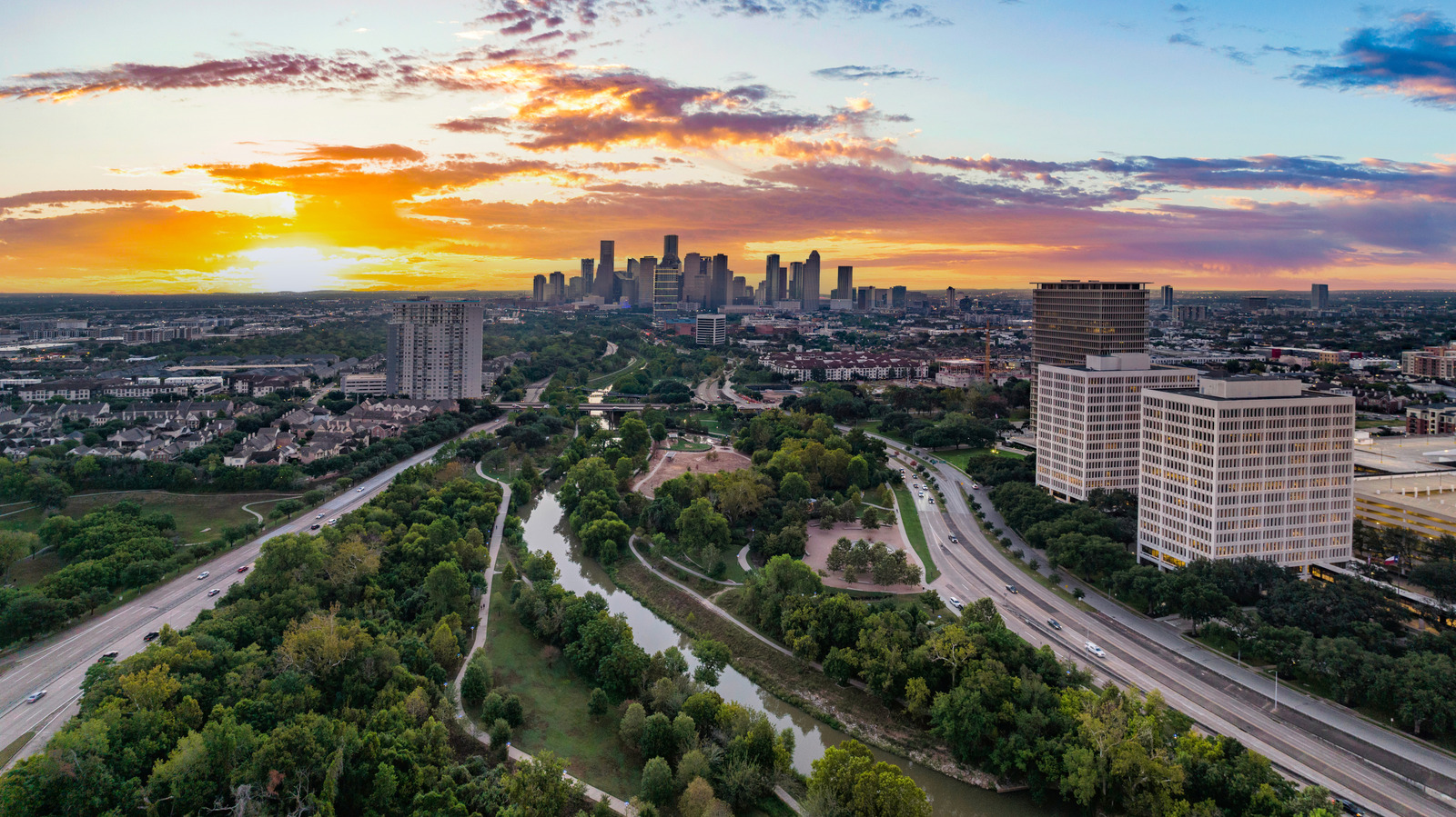 Smack Dab In Houston's Center Is A Prestigious Neighborhood With Luxe ...