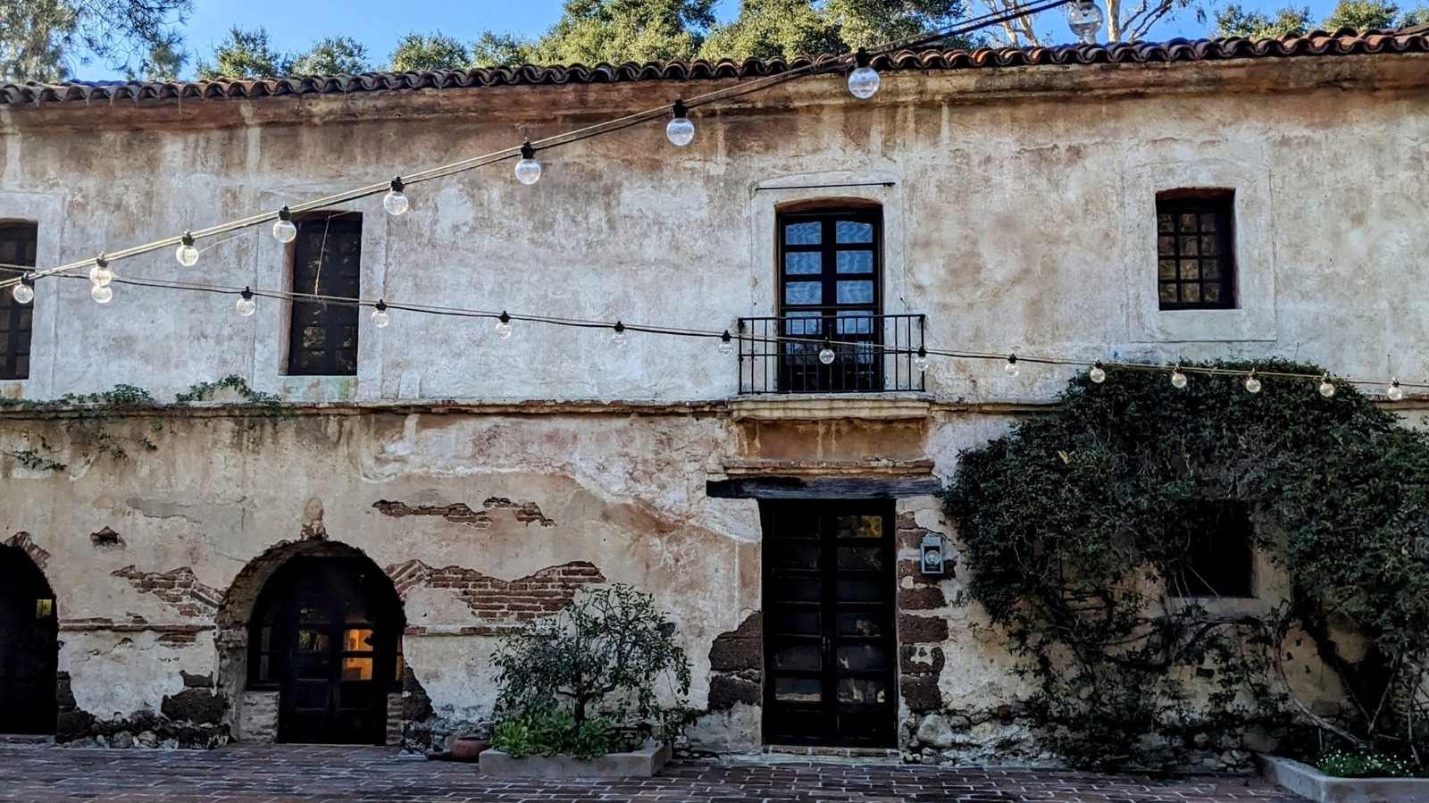 Southern California's 'Oldest Commercial Building' Is A Fascinating ...